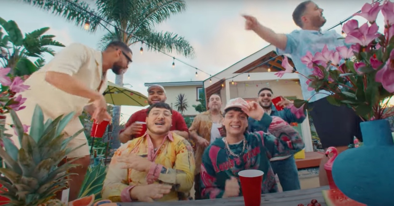 Llegó "Tulum", la nueva canción de Peso Pluma y Grupo Frontera