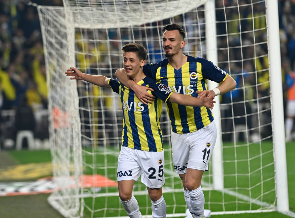 ¿Quién es Arda Güler, la joya de 18 años que el Real Madrid le ganó al ...