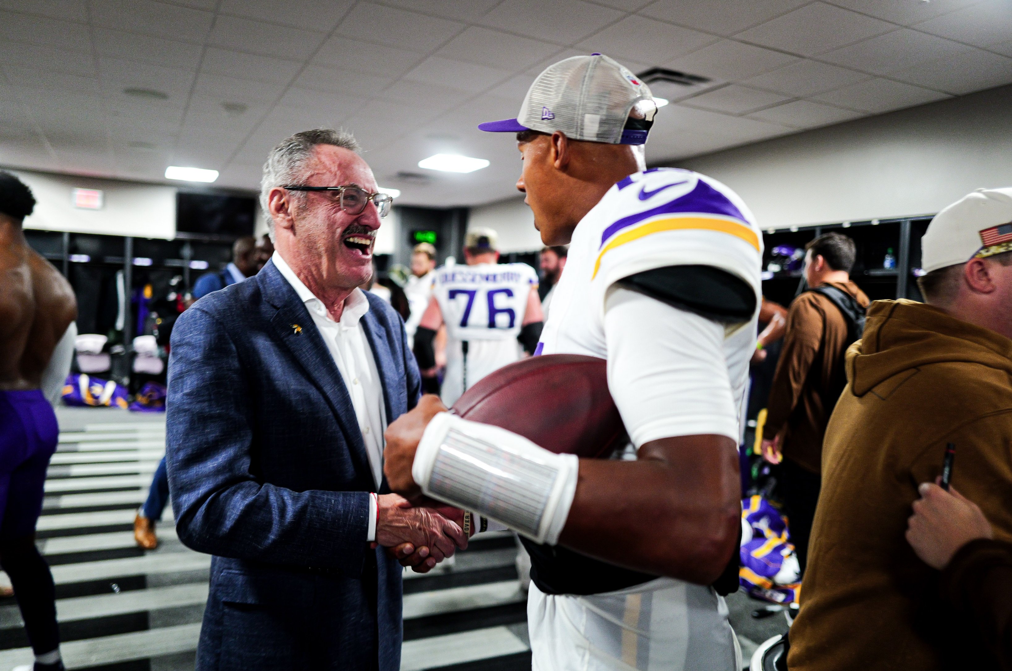 ¿Quién es Josh Dobbs y por qué la NASA lo felicitó por su victoria con ...
