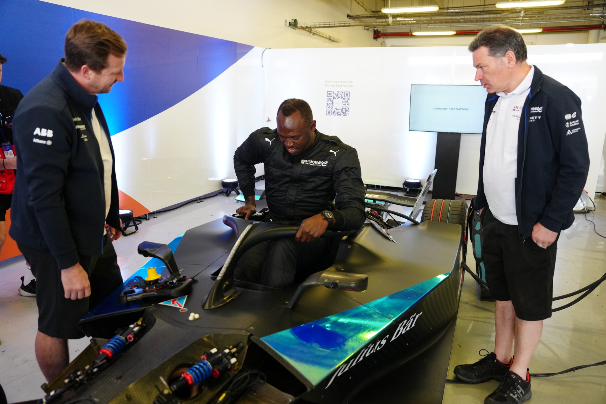 Usain Bolt maneja el auto más rápido de la Fórmula E