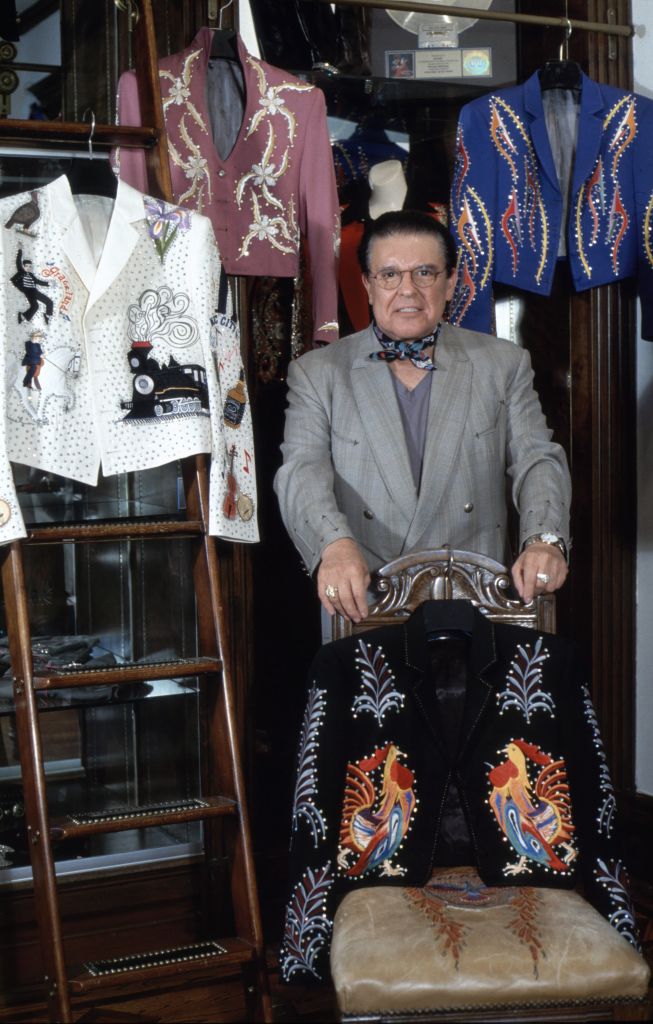 Manuel Cuevas: El diseñador mexicano que vistió a Elvis Presley, John Lennon y más artistas