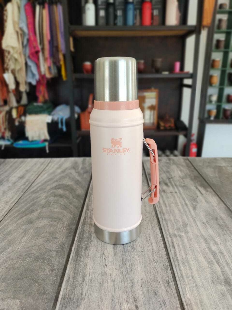 ¿De dónde viene la obsesión por los termos Stanley?