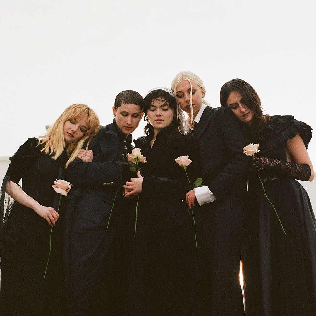 The Last Dinner Party: La nueva cara del art-rock que ha tocado junto a ...