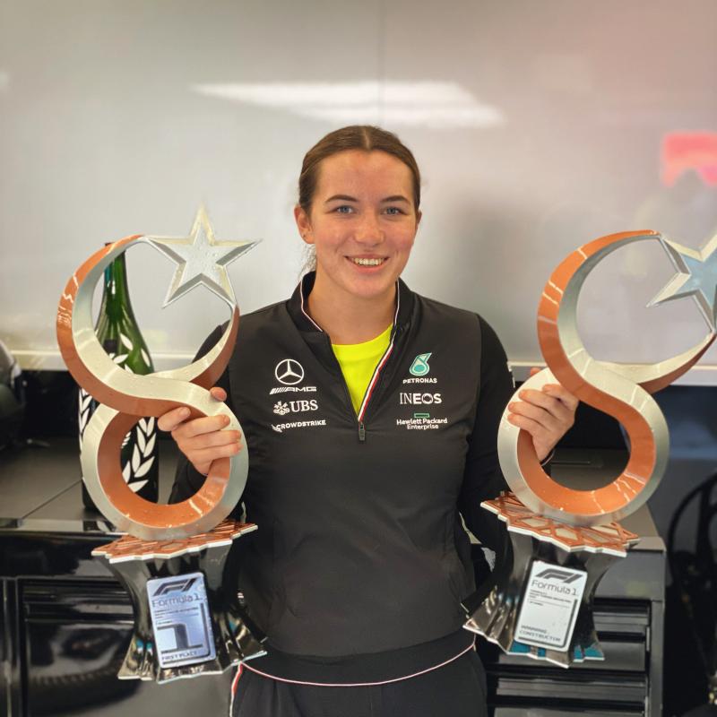 La historia de Emmie Jones, la primera mecánica mujer en Red Bull