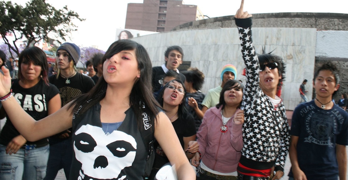 Fotos para recordar la épica batalla de emos contra punks en Insurgentes