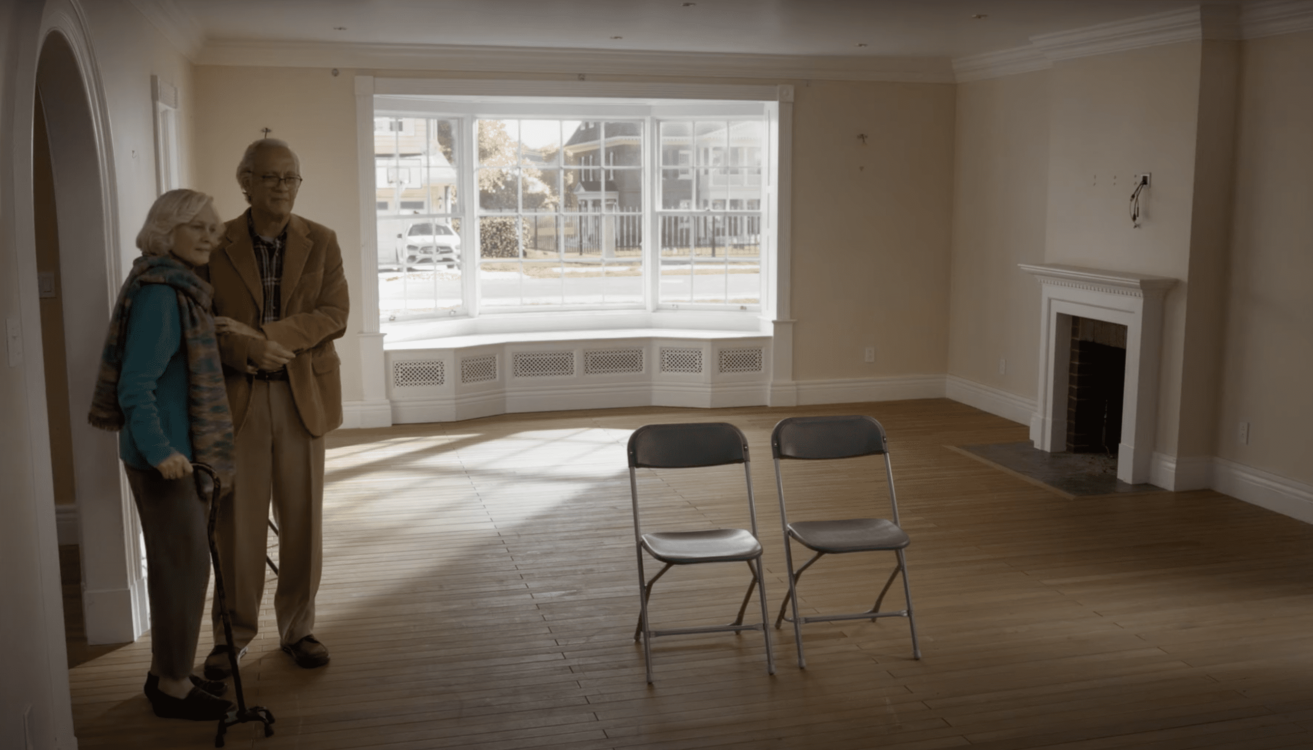 Tom Hanks y Robin Wright rejuvenecen en el tráiler de 'Here' de Robert ...