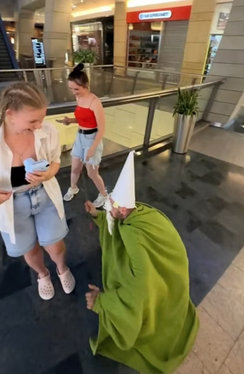 La historia detrás del meme: El pequeño mago verde del centro comercial