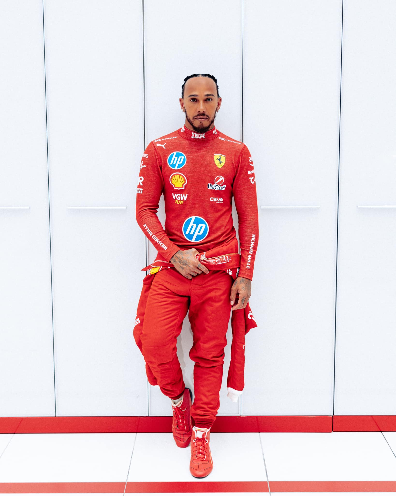 Precios de la nueva merch de Ferrari y Lewis Hamilton F1 2025