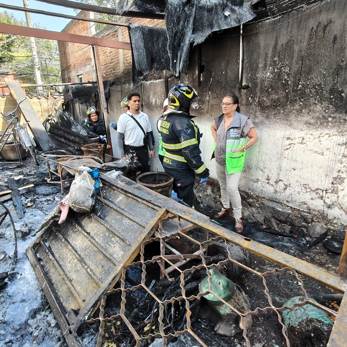 Explosión por fuga de gas en CDMX deja una menor y tres perritos sin vida