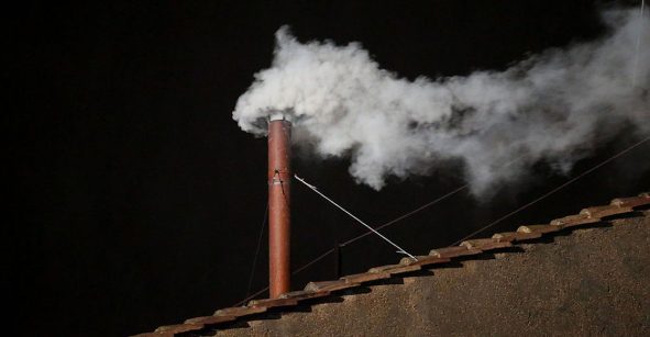 Historia del humo blanco y el humo negro para elegir al nuevo papa
