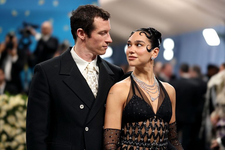 Fíjate, Paty: Dua Lipa anuncia su compromiso con Callum Turner
