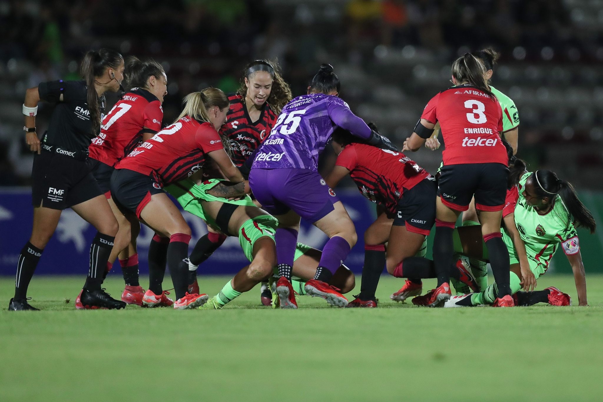 Liga MX Femenil no perdona pelea y sanciona gacho a Miah Zuazua y Natividad Martínez