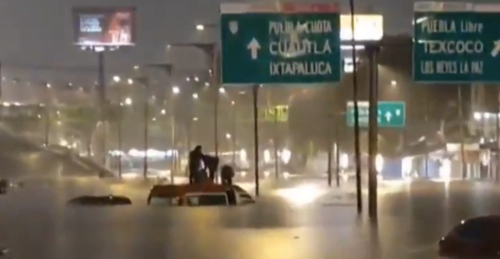 Colapsa Iztapalapa y zona oriente de la CDMX por lluvias