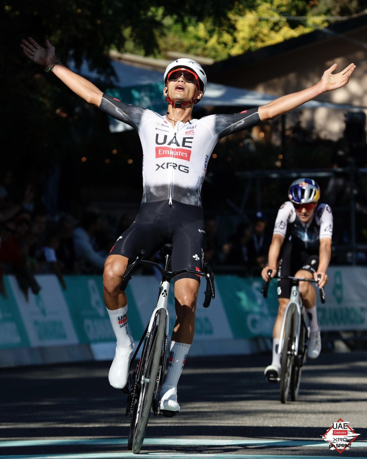 ¡Brutal! Isaac del Toro gana el Giro Dell'Emilia con épico rebase