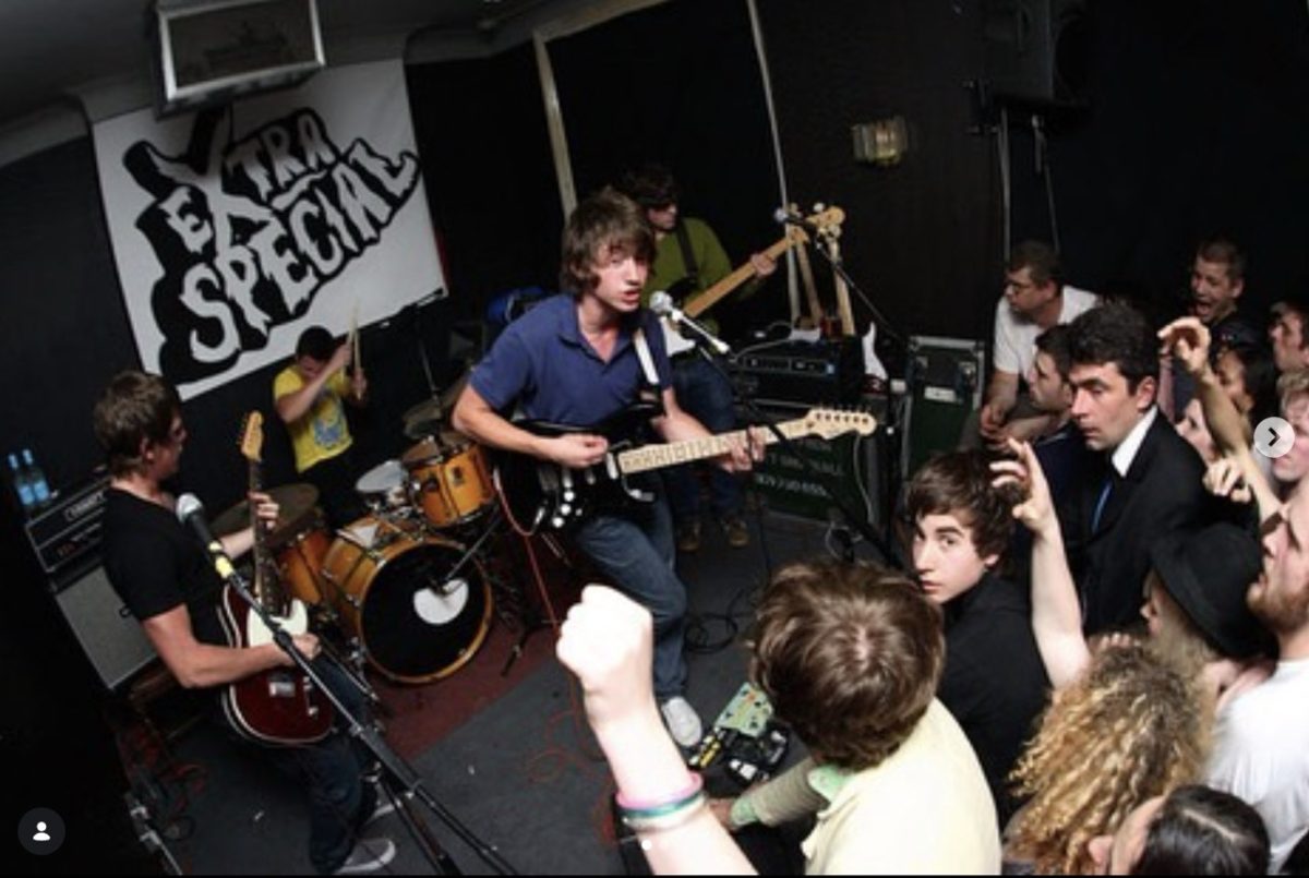 Arctic Monkeys, su disco debut y hacerse viral... ¡en la era de MySpace!