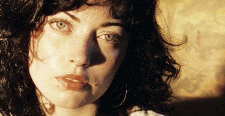 Violet Grohl anuncia su primer disco: 'Be Sweet To Me'