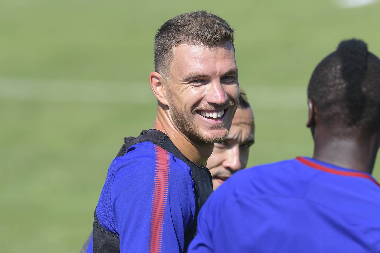 Edin Dzeko y la vez que su madre lo salvó de morir durante la guerra