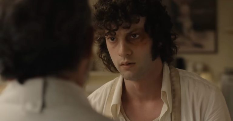 A24 libera el primer tráiler de 'Tony', la biopic de Anthony Bourdain